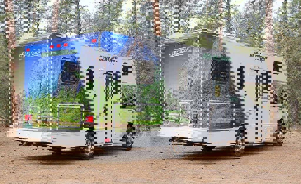 Small Class C Motorhome RV Rental | Cruise America