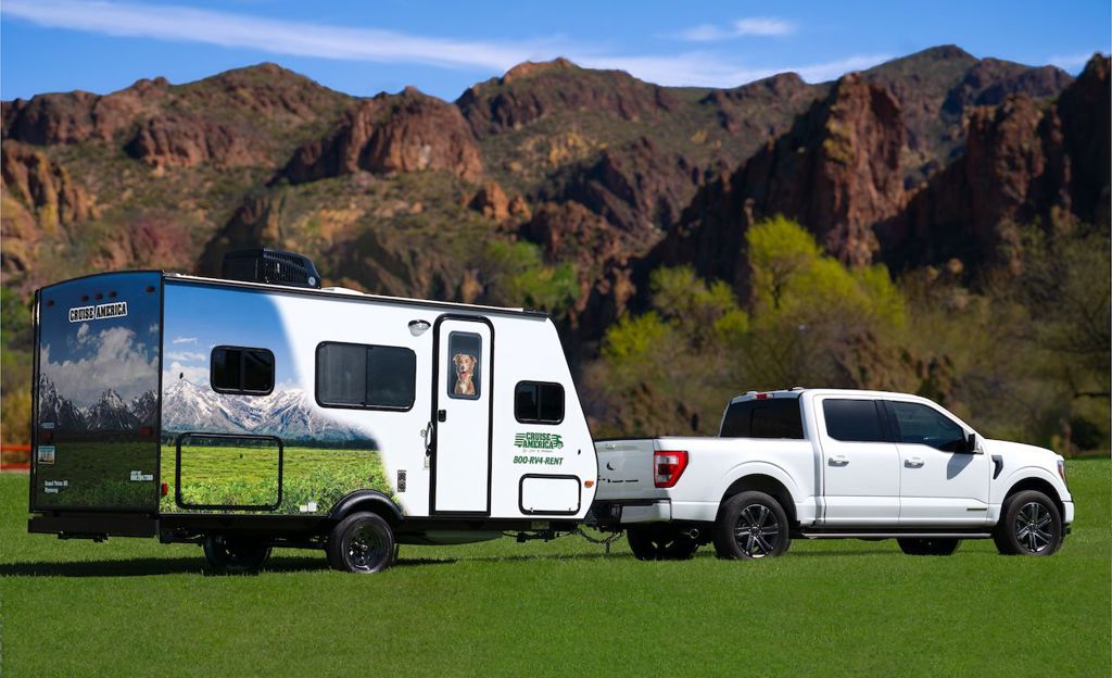 How to Hitch a Trailer in Easy-to-Follow Steps | Cruise America