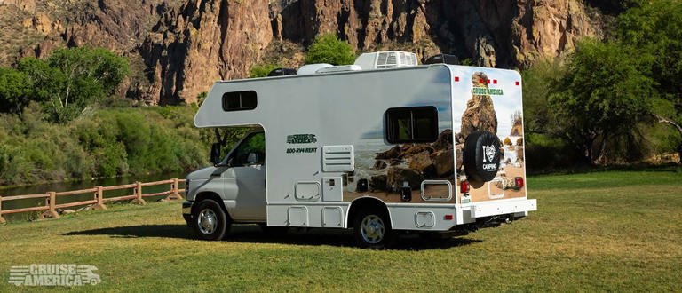 Compact Plus 19' RV Rental | Cruise America