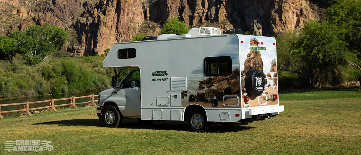 Compact Plus 19' RV Rental | Cruise America