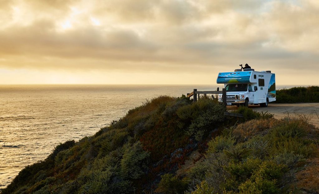 Girls’ Night: Throwing the Ultimate RV Sleepover | Cruise America